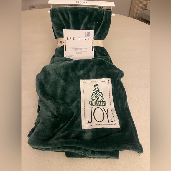 Rae Dunn | Holiday | Nwt Rae Dunn Joy Oversized Plush Christmas Throw ...